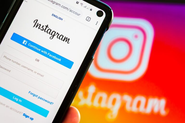 How to Log Into Someone's Instagram Without Them Being Notified