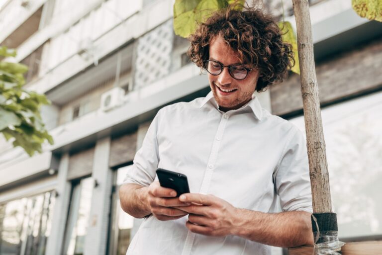 How to Find Out Who Your Boyfriend Is Snapchatting - Top Methods to Use